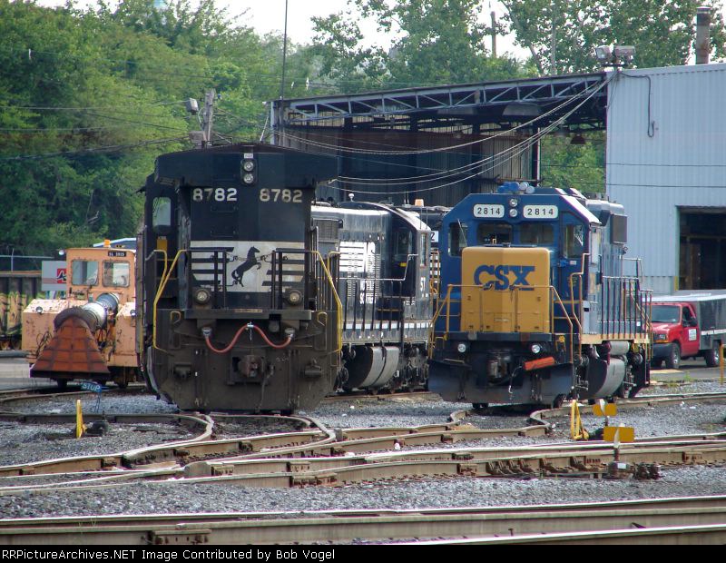 NS 8782 and CSX 2814